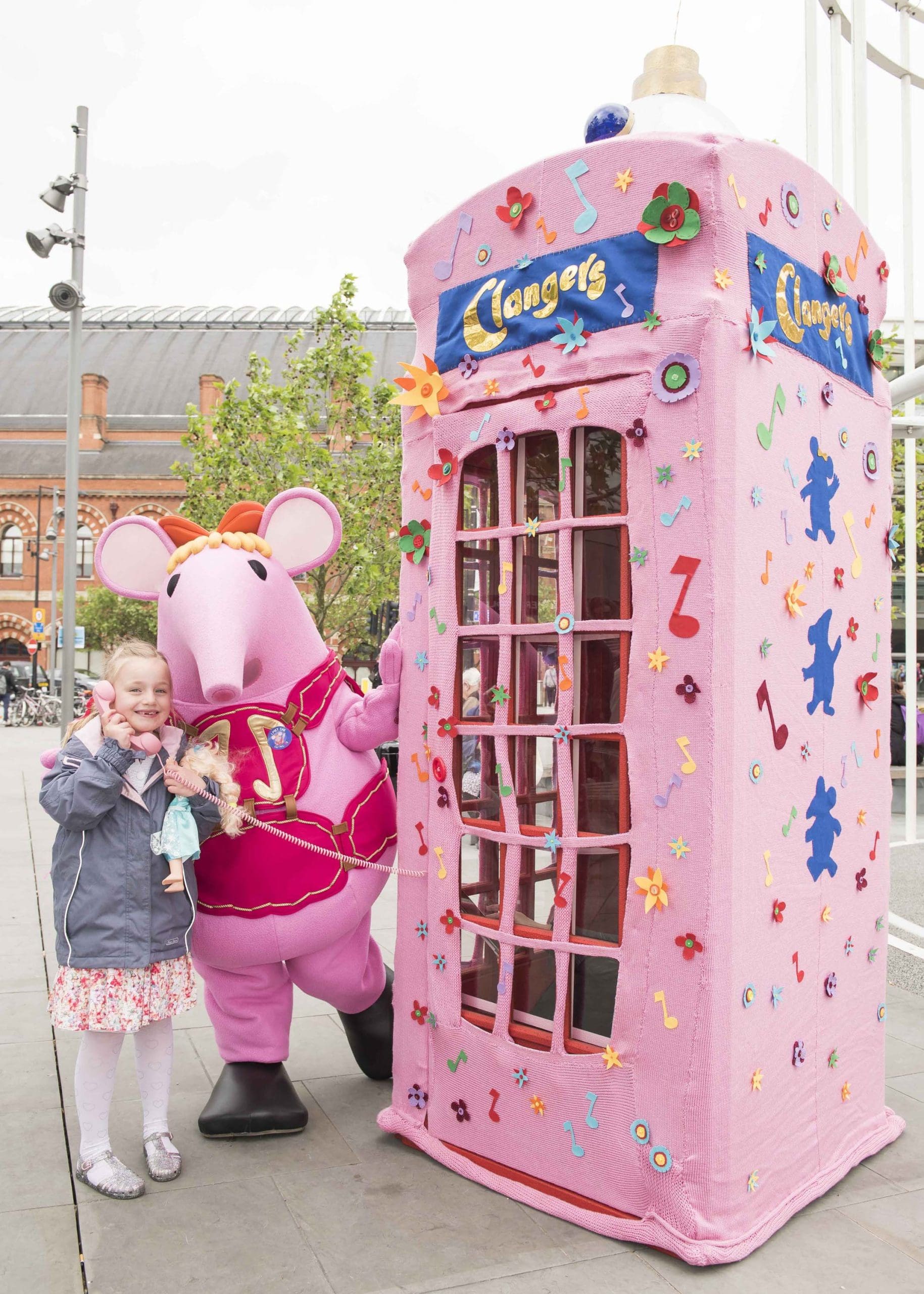 CBeebies The Clangers pop up 'Call The Clangers' a full size knitted ...